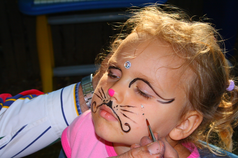 FACE PAINT